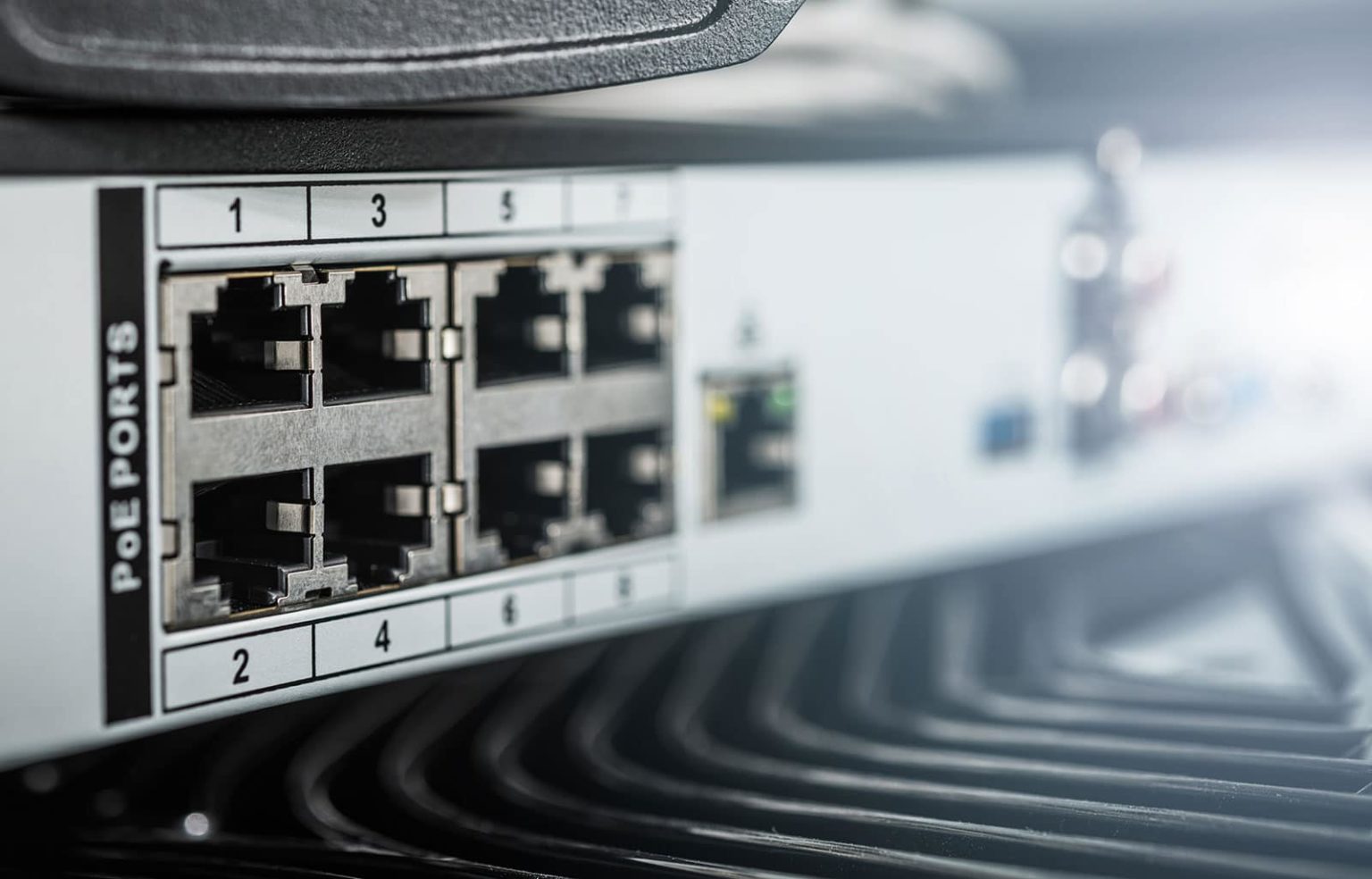 Difference Between A PoE Injector And A PoE Splitter. 1